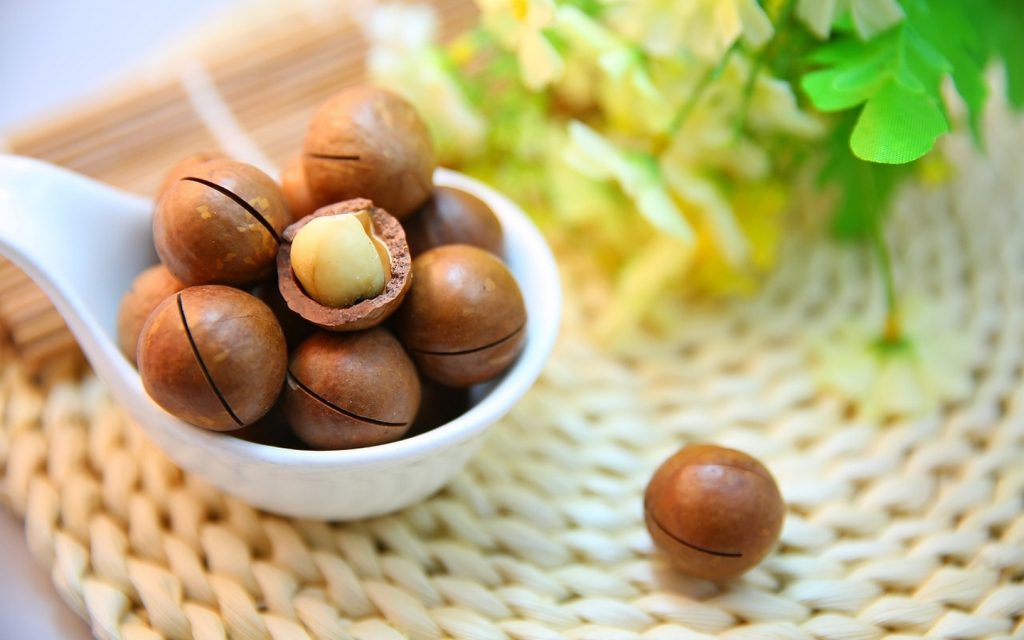 10 Best Nuts for Keto - Happy Dieter